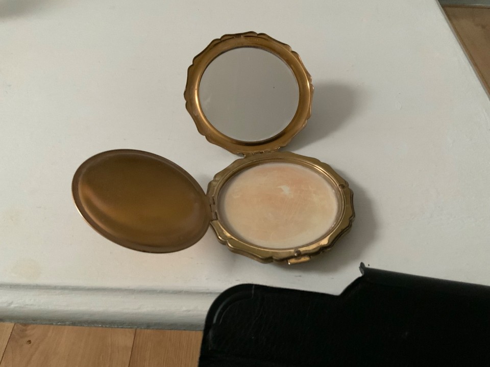 Vintage Stratton England Compact Scalloped Edge Floral W/Multi-color ...