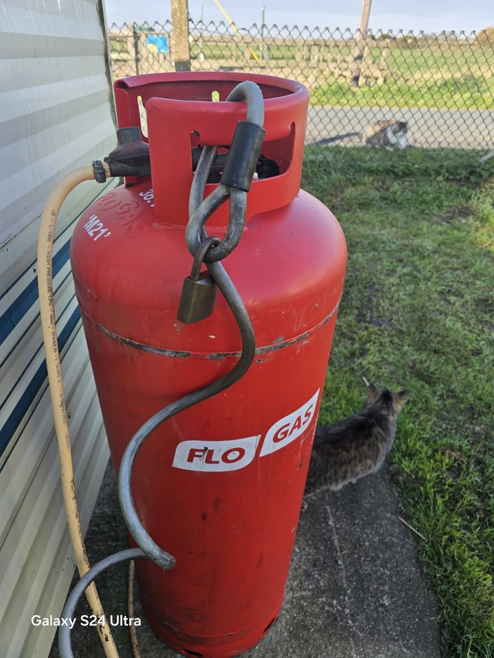47kg Gas Bottle Full ( payment receipt / invoice available cost £111.00 ...