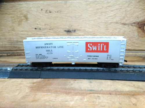 Tyco HO Scale 40' Swift SRLX 4226 Model Railroad Train Reefer | eBay