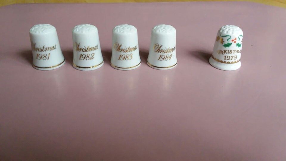 4 AVON PORCELAIN CHRISTMAS THIMBLES 1981- 1984 + 1979 QUEENS BONE CHINA ...