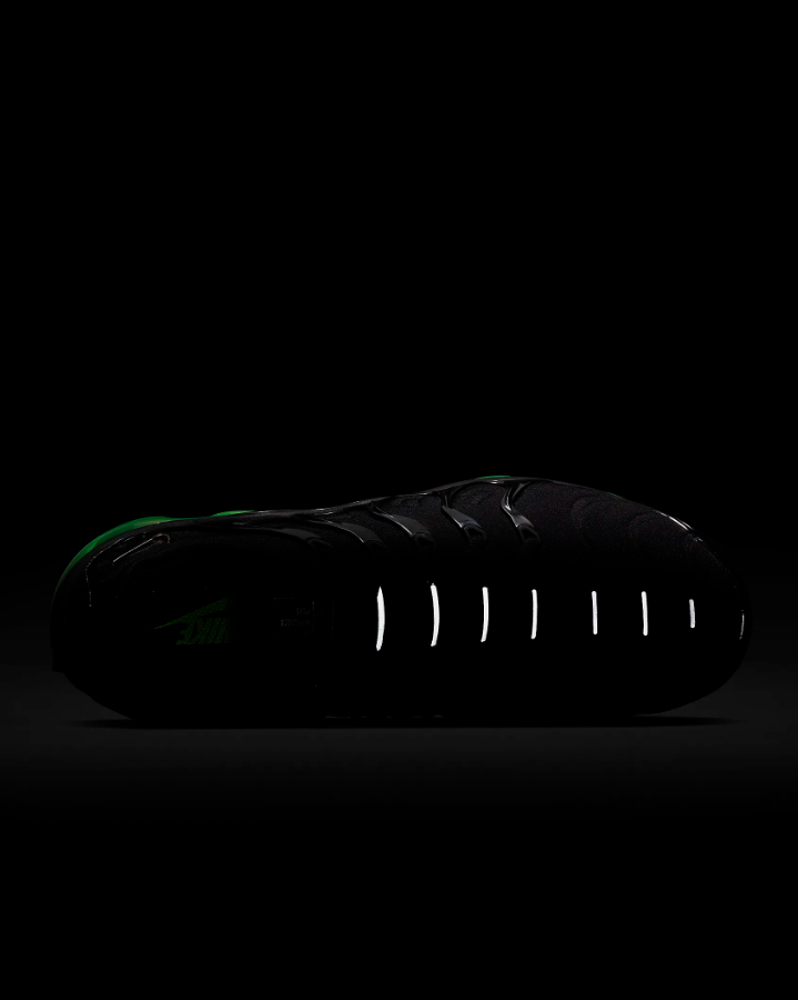 Nike MEN'S Air Vapormax Plus Black Reflect Silver Volt Green SIZE 8 ...