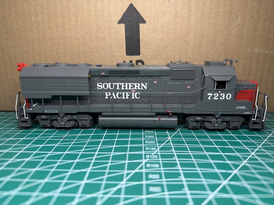 Athearn Southern Pacific SP 7230 GP40X Elephant Ears DCC Ready HO scale ...