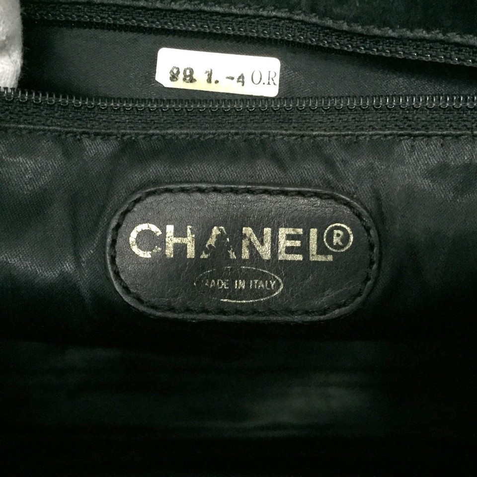 EGA CHANEL Quilted Matelasse CC Grained Calfskin Chain Tote Hand Bag ...