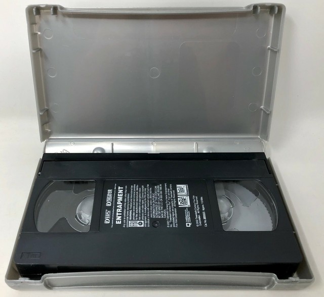 Entrapment (VHS, 2002, D-VHS D-Theater High Definition Video) for sale ...