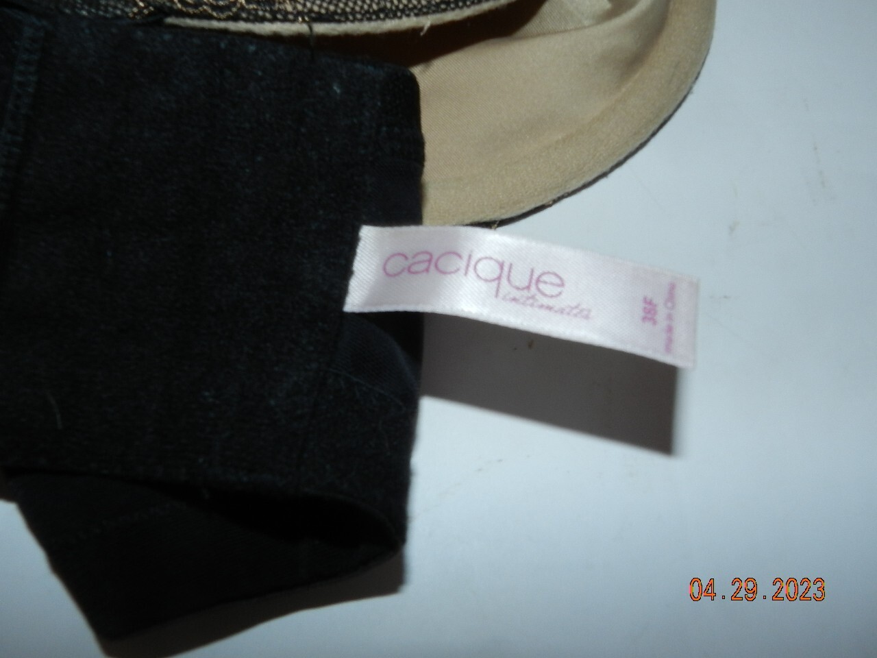 Cacique 38F black lace beige unlined underwire bra - Gem