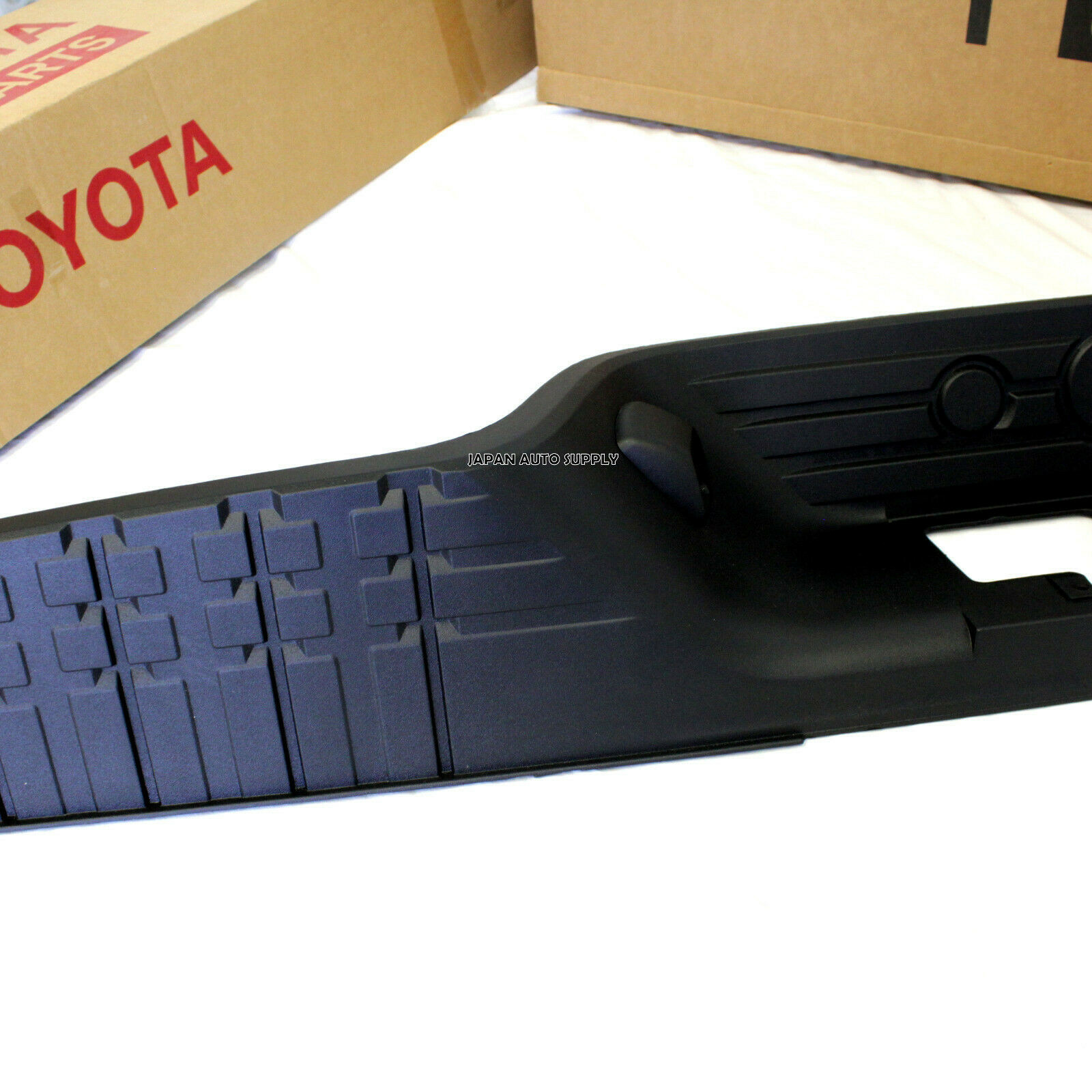 GENUINE TOYOTA 2007-2013 Tundra REAR BUMPER STEP PAD COVER w/ LIGHTS ...