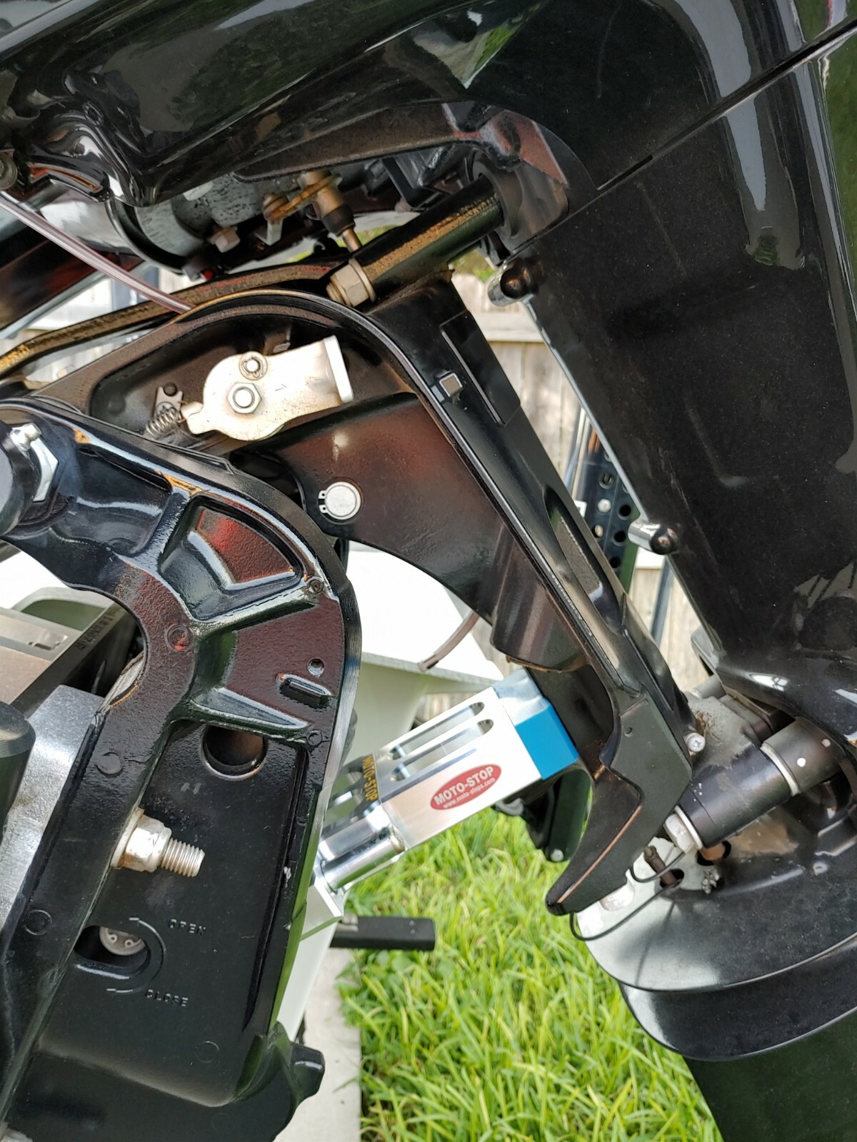 YAMAHA 2 PIECE MOTO-STOP TRANSOM SAVER ENGINE SUPPORT 4 1/4" TRIM ROD ...