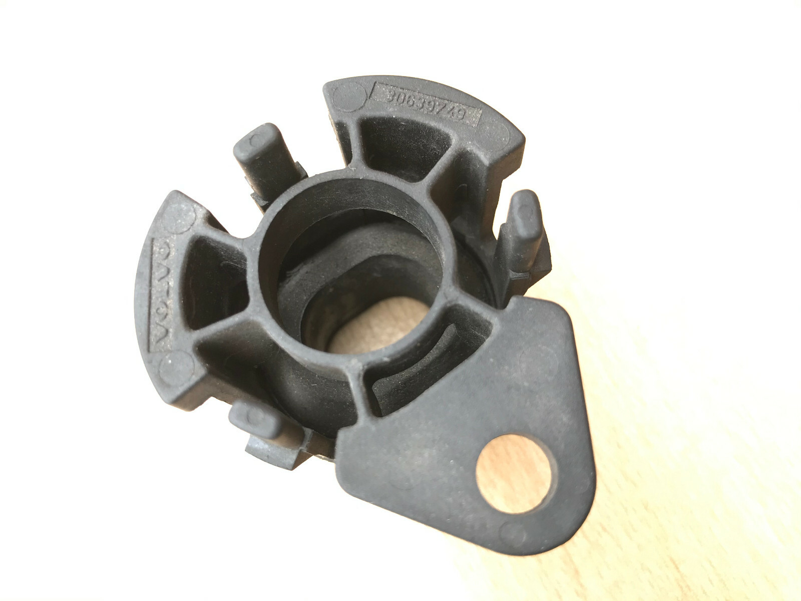 VOLVO V50 S40 C30 RADIATOR HEADER MOUNT MOUNTING SUPPORT BRACKET 07-12 ...