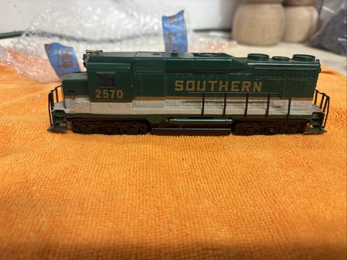 Bachmann Southern EMD GP30 Diesel #2570, HO scale | eBay