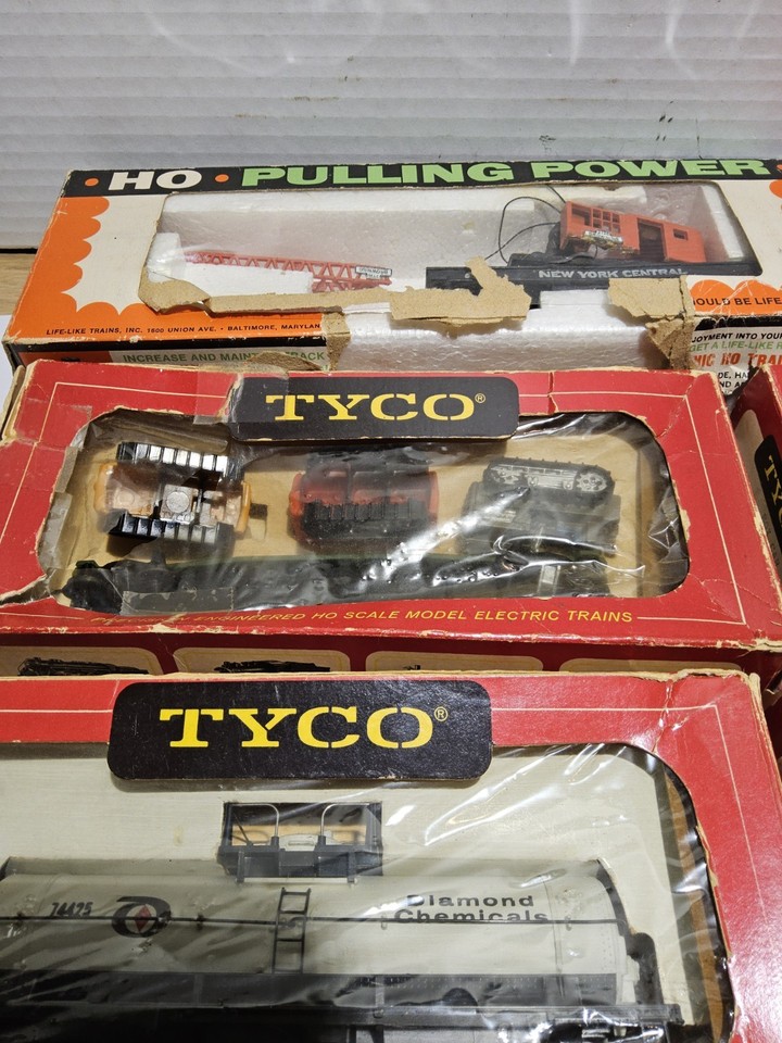 Collection Of Vntg 1970 TYCO HO Scale Electric Train Sets Boxes With ...