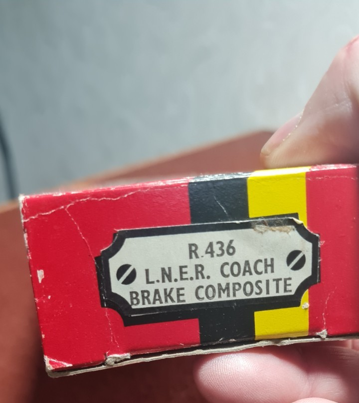 Hornby R436 LNER Brake Composite Teak Finish Coach | eBay UK