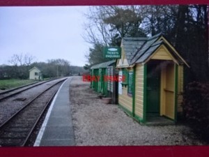 PHOTO WOOTON RAILWAY STATION & SIGNAL BOX ISLE OF WIGHT RLY | eBay