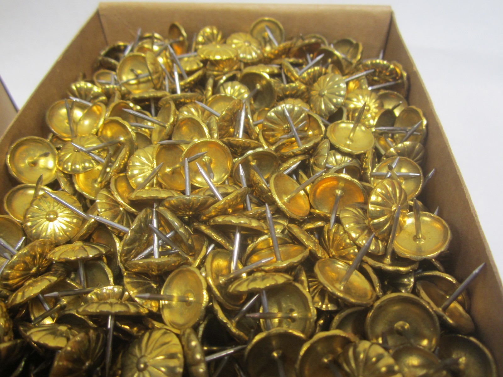 1000 Count box, Turner & Seymour Brass Flower Upholstery Nails .59 x ...