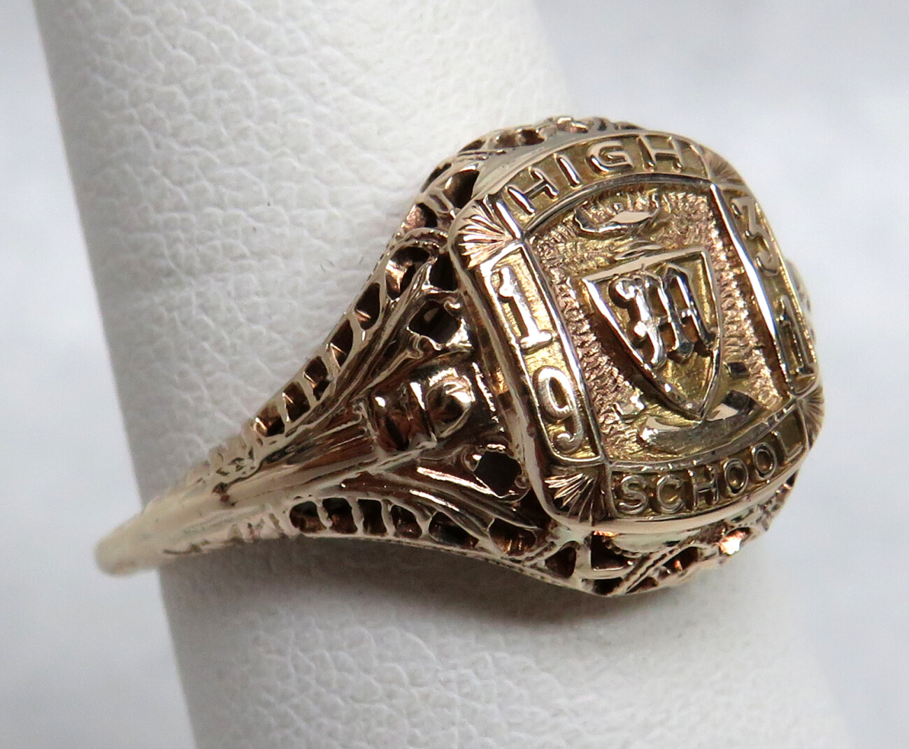 1931 10K GOLD "M" HIGH SCHOOL CLASS RING SIZE 6 1/2 - Gem