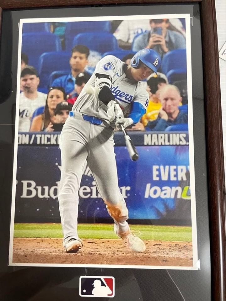 Shohei Otani Autographed Ball Topps Card Photo Set Dodgers MLB Gold ...