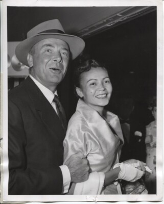 1951 Press Photo Actor Dean Jagger w Wife Gloria Showing of "A Place in ...