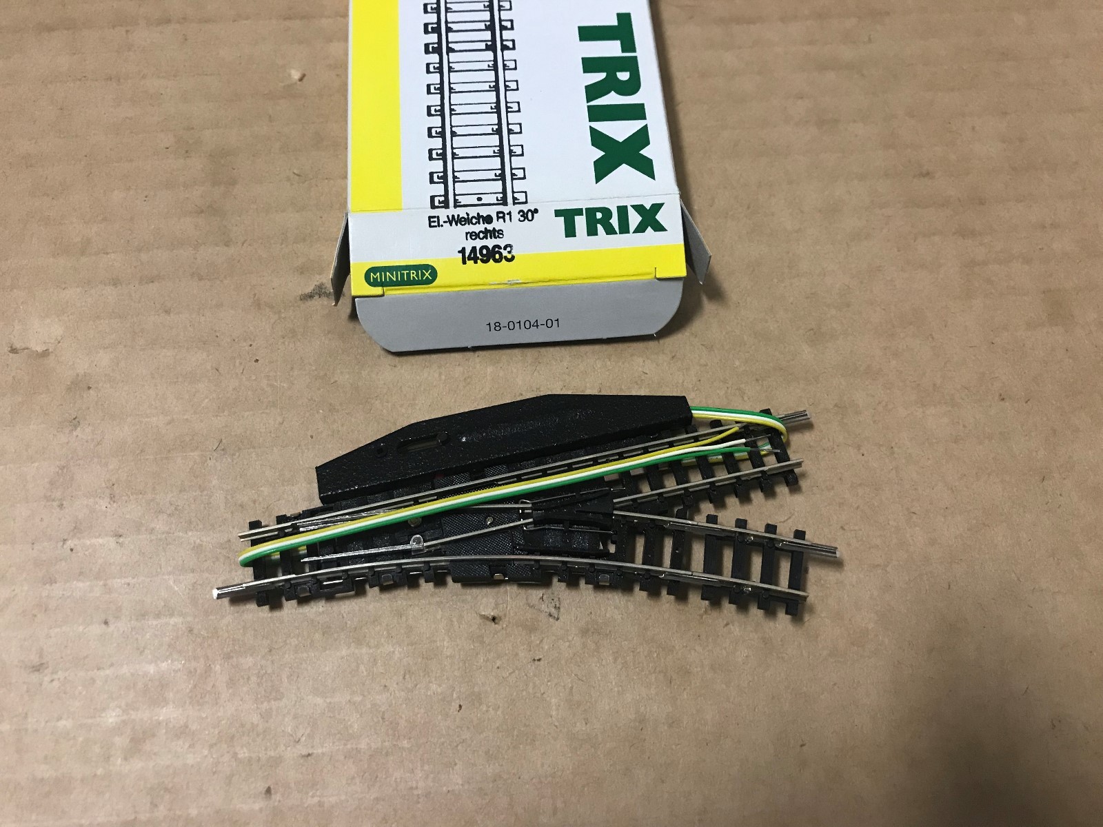 Minitrix 14963 Elektr. weiche rechts 24° Ch10067 online kaufen | eBay.de