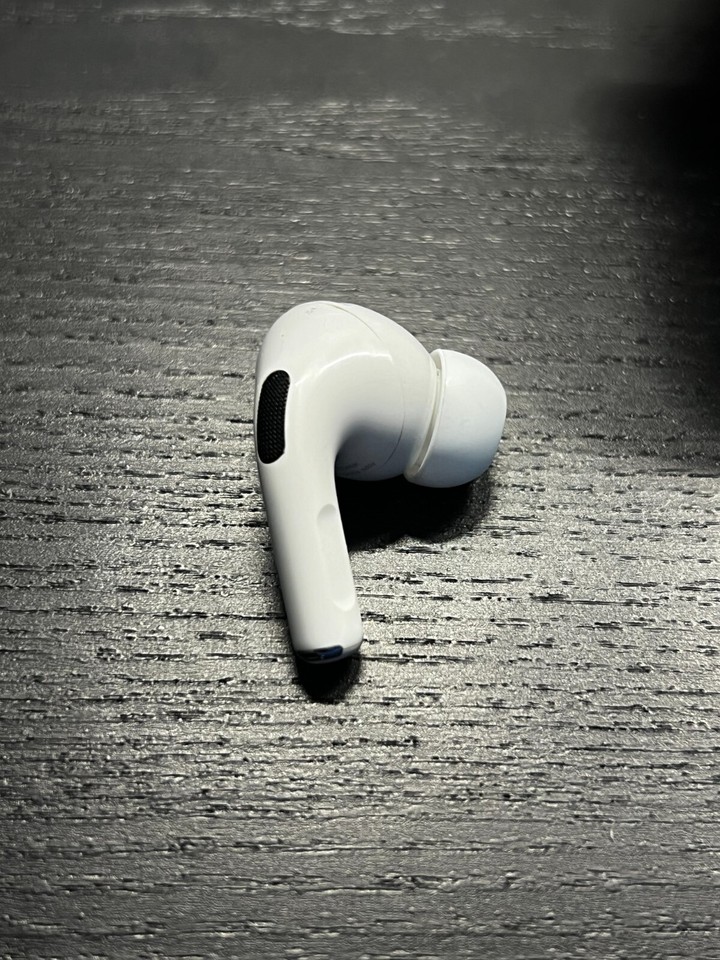 AirPods Pro Gen 2 LIGHTNING (2699/2698/2700) GRADE B - SELECT 1 PIECE ...