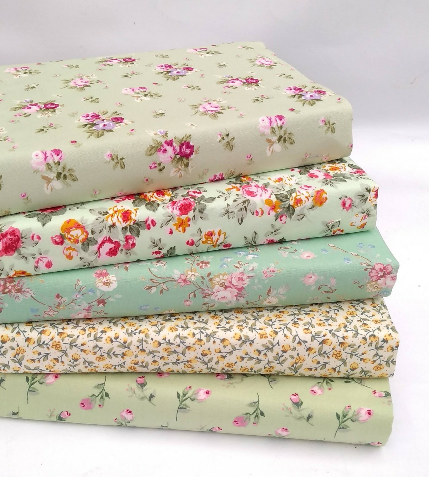 SEWING FABRIC BUNDLES FAT QUARTERS & SQUARES 100% COTTON MATERIAL ...