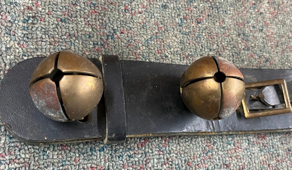 ANTIQUE 4 BRASS JIGGLE SLEIGH BELLS + 16" Leather Strap Horse Sled | eBay