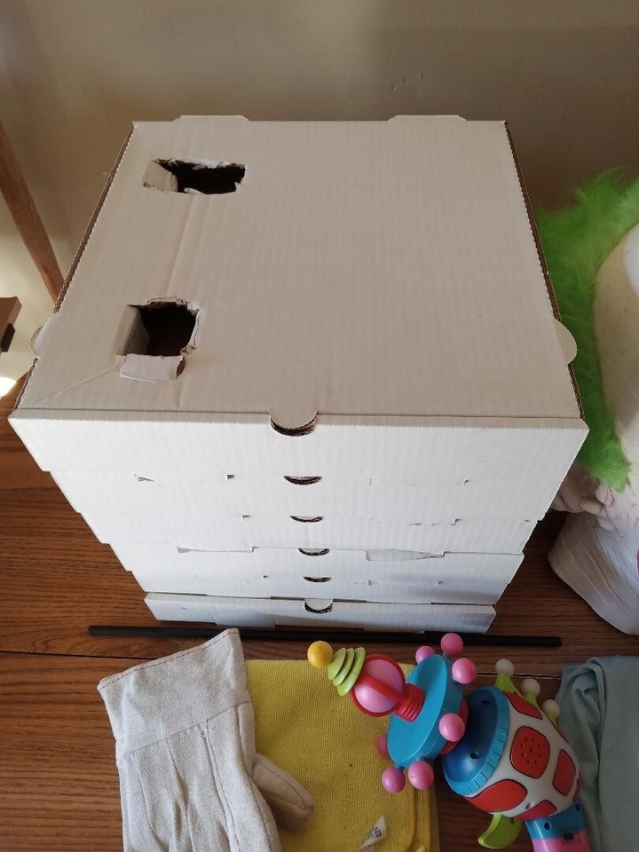 Killer Klowns From Outer Space Shorty In Pizza Boxes With Gun Display ...