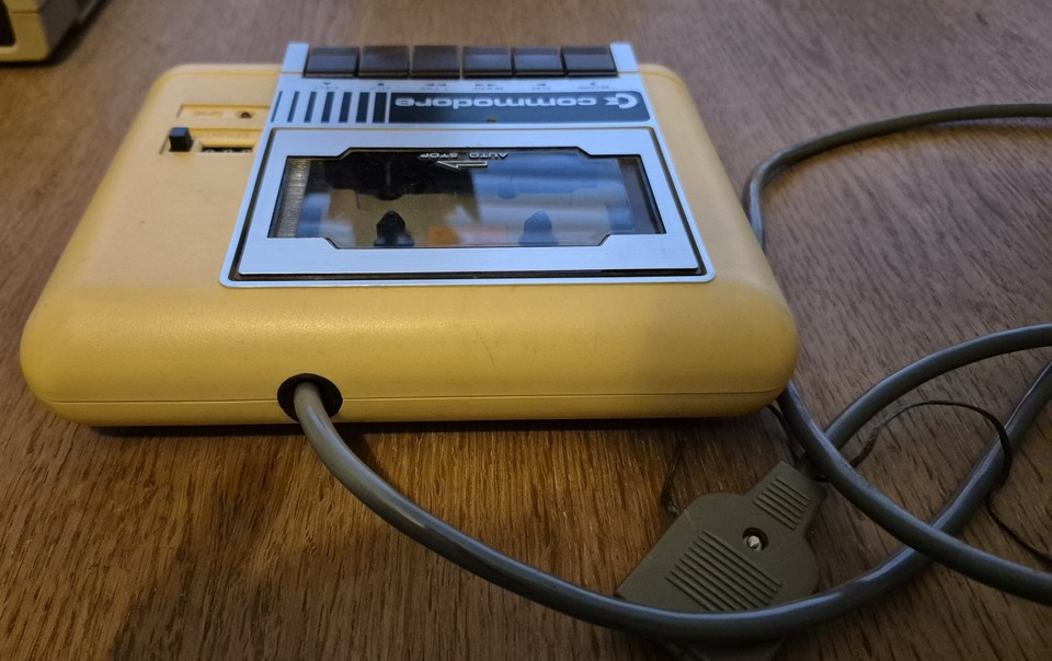 Commodore 64 Computer Bread Bin C64 Bundle with Datassette, Joystick ...