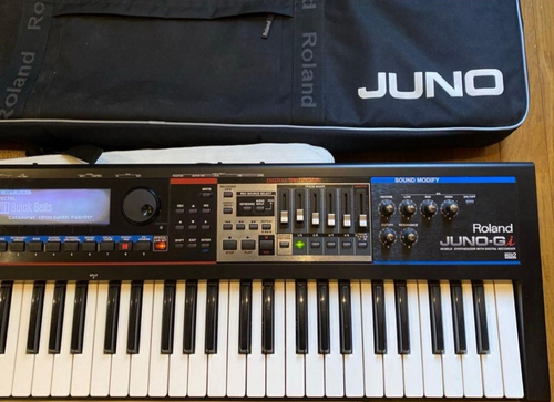 ROLAND JUNO-Gi Keyboard Synthesizer Digital Recorder with Carrying Case ...