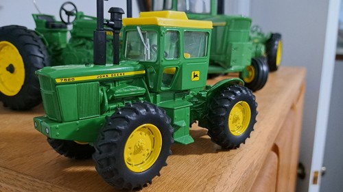 1/32 John Deere 7520 4WD Tractor ERTL LP82809 45866 for sale online | eBay