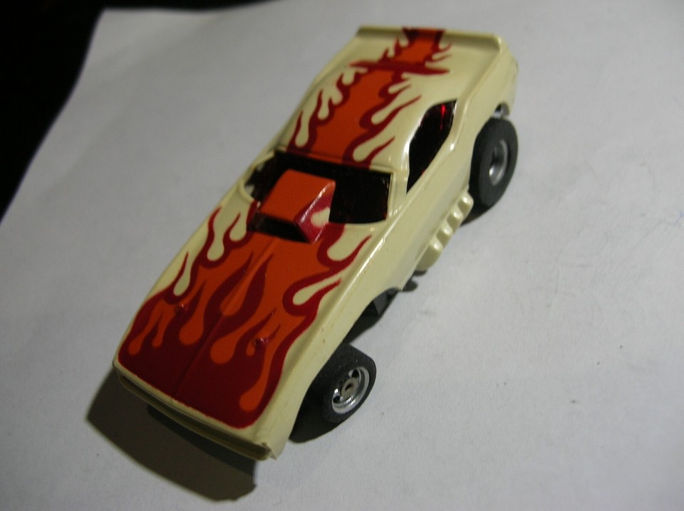 Aurora Flaming Cuda Red White Plymouth Barracuda HO Slot Car Magna ...