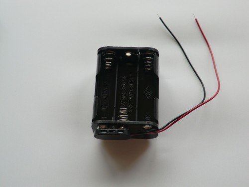 9 volt power supply (3x2fat). 6x AA 9v battery holder & PP3 connector ...