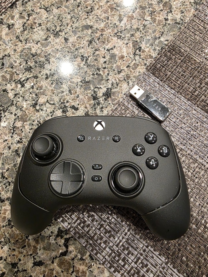 Razer Wolverine V3 Pro Wireless Gaming Controller for Xbox Series X|S ...