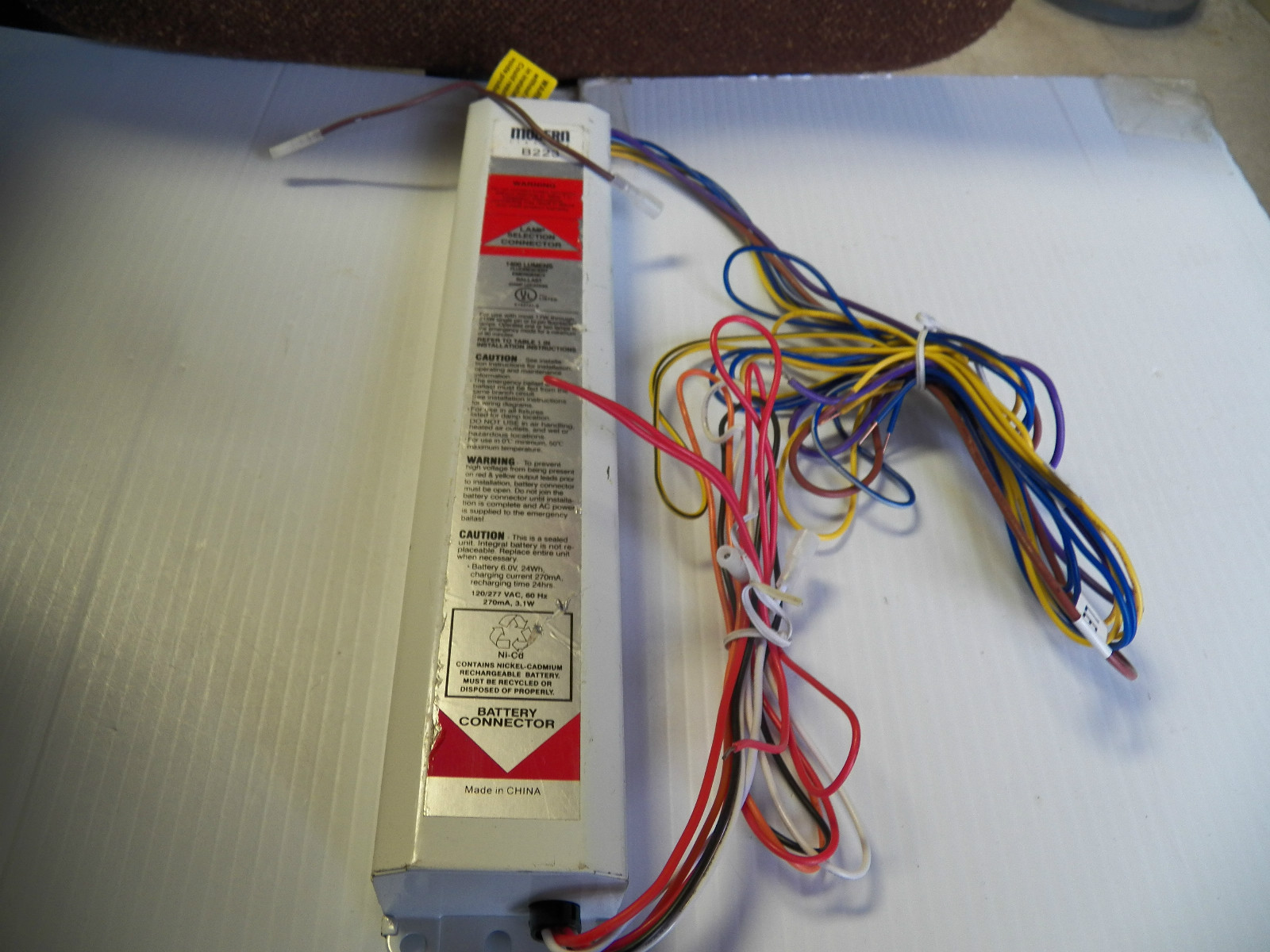 NEW MOBERN LIGHTING BALLAST B223 1400 LUMENS 120/277 VAC 60HZ 270mA 3 ...