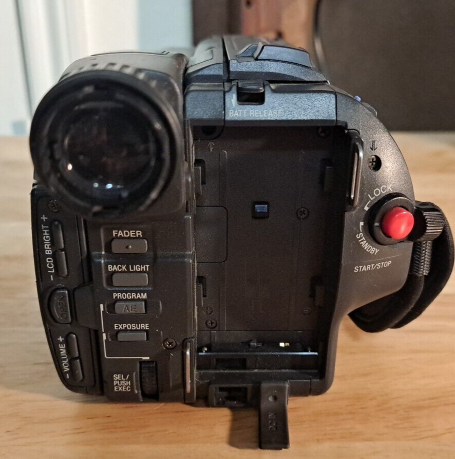 Sony CCD-TRV815 Stereo HI8 8mm Video8 Camera Camcorder VCR Player Video ...