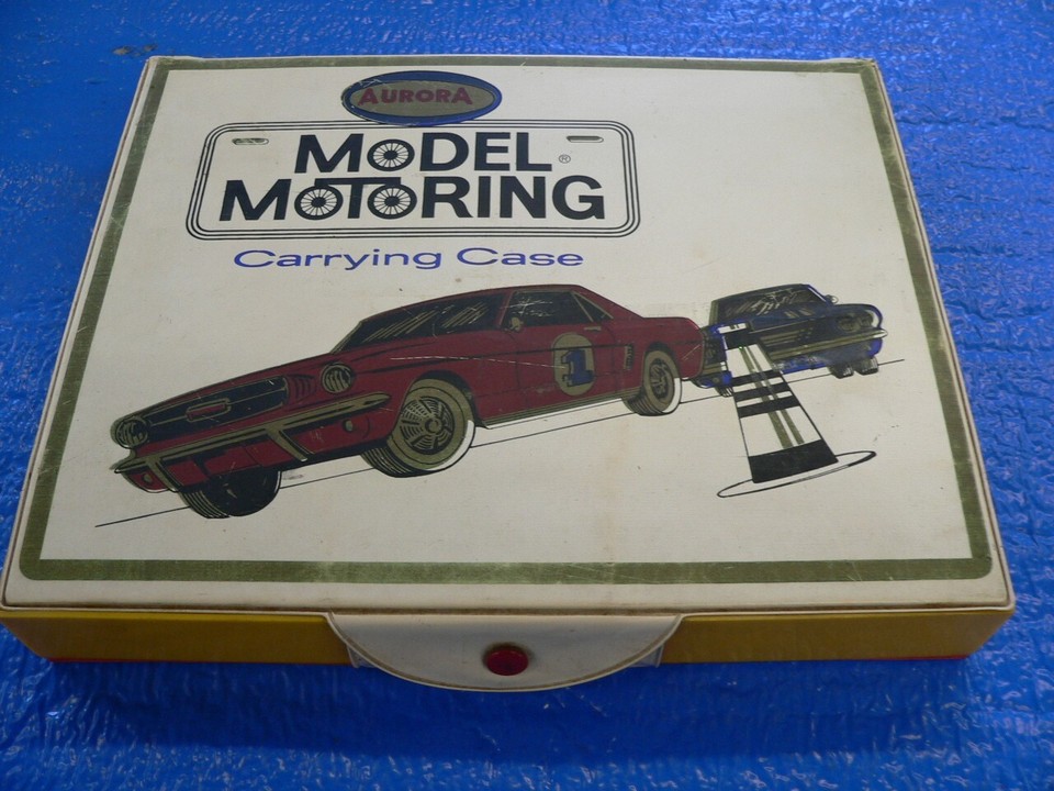 Aurora MODEL MOTORING THUNDERJET 500 CARRYING CASE FOR 15 SLOT CARS ...