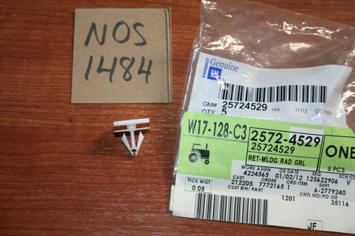 NOS GM Molding Grill Retainer Clip 25724529 08-12 Enclave 03-18 Express ...