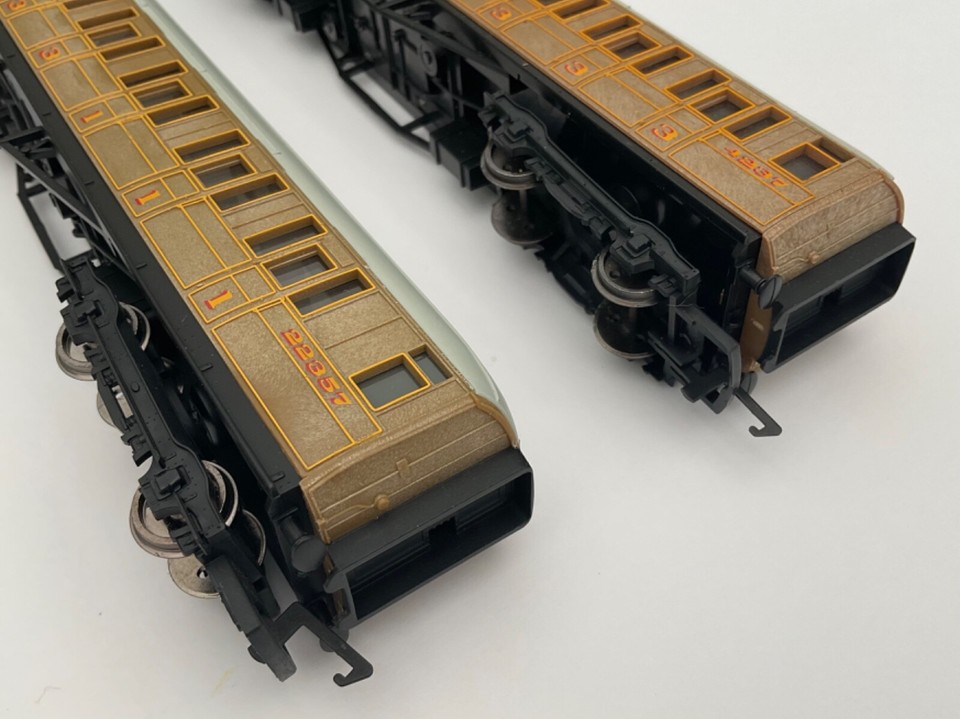 Hornby Flying Scotsman / Mallard Gresley Teak Coaches # 4237 # 22357 ...