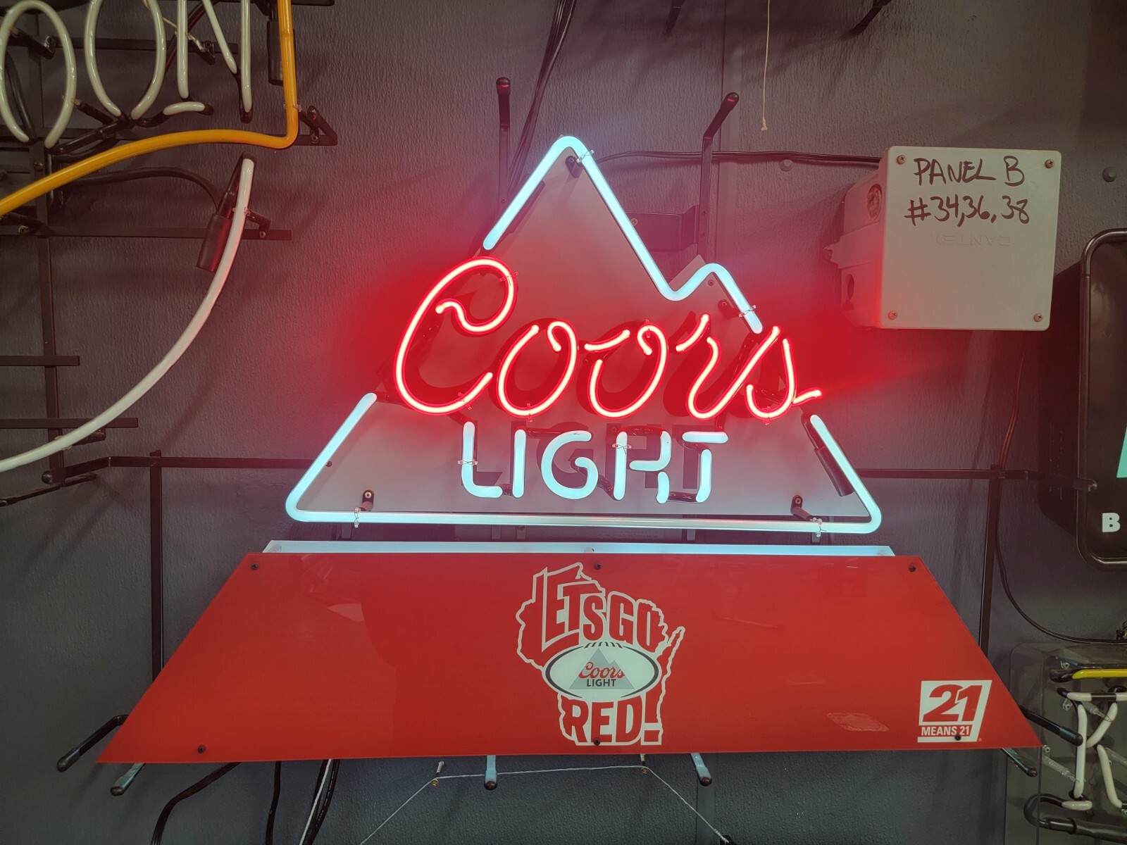 Rare Coors Light Neon Wisconsin Badgers Beer Sign Pub Lighting Man Cave ...