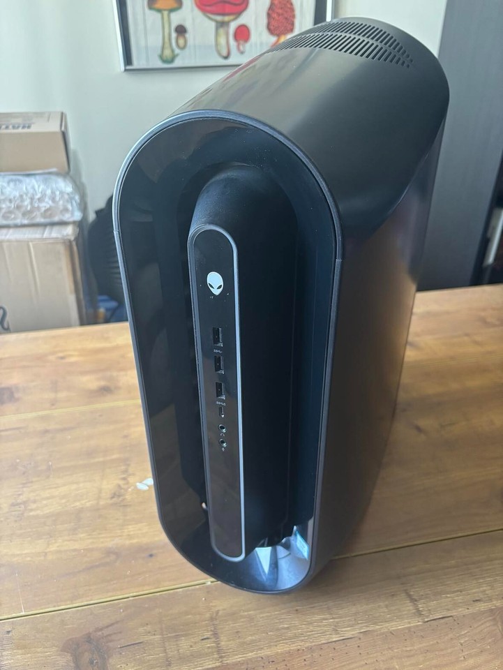 Alienware Aurora R9 2080 Super I7 9700K, 32GB Ram, 1 TB (Very good ...