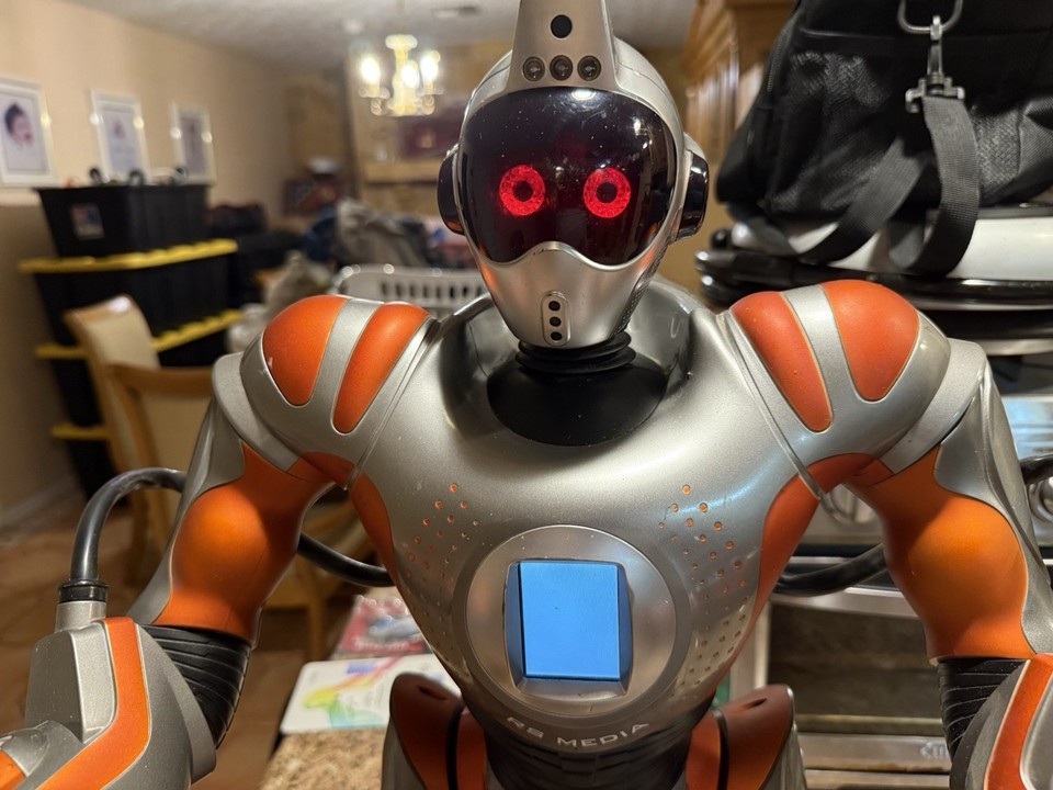 Wowwee Robotics RS Media Robot Robosapien 2006 With Remote 771171180616 ...