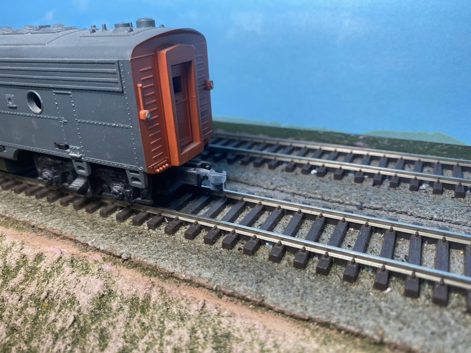 HO Long Island Railroad EMD F7-B Unpowered Dummy w/ Dashing Dan. LIRR ...