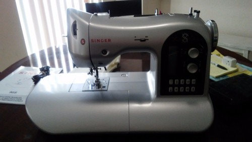 Singer Special Edition Computerized Sewing Machine with LCD Screen ...