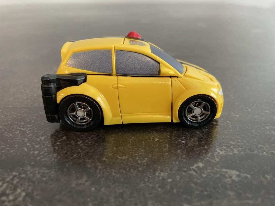 Transformers Animated Activators Bumblebee complete Hasbro Deluxe Class ...