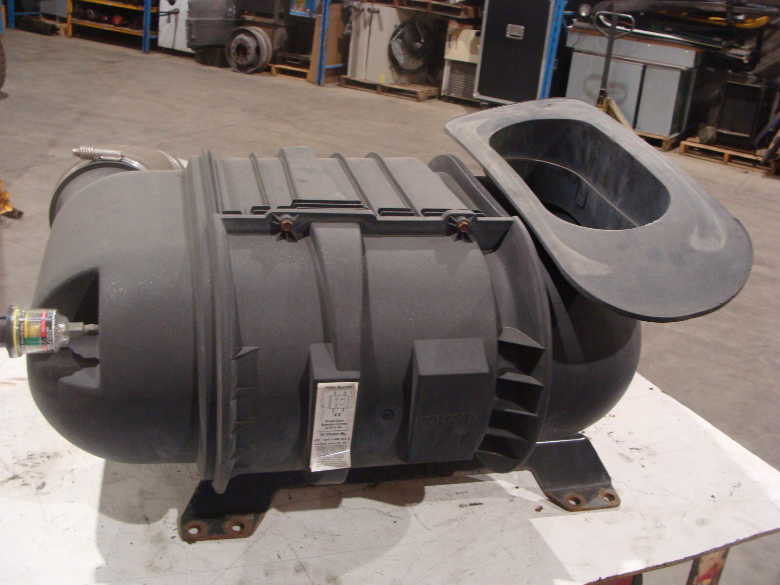 KENWORTH PACCAR AIR CLEANER P614062 066-2492 P614057 05469AR 011-1364 ...