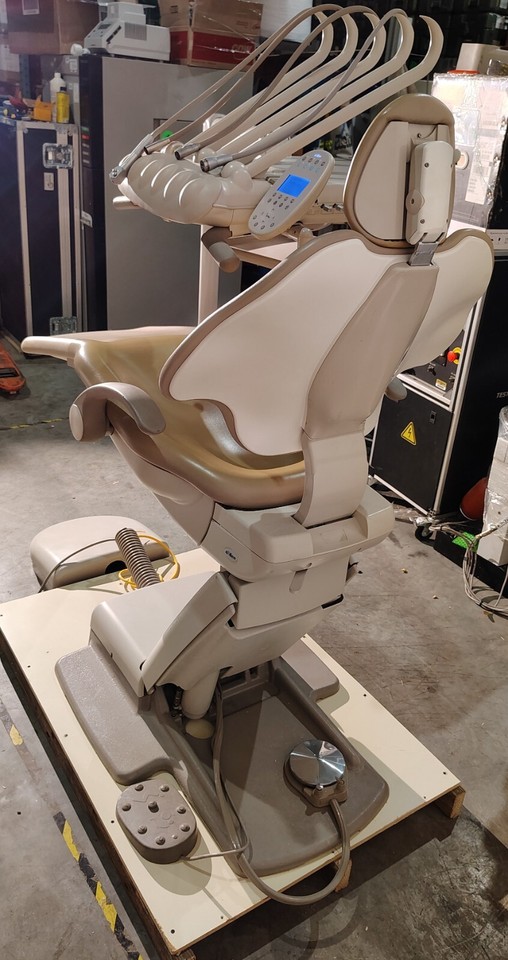 Adec 511 Dental Chair with Adec 533 Delivery Unit | eBay