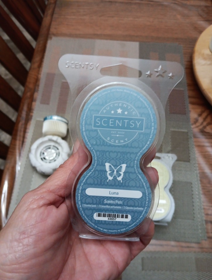 Scentsy Mini Fan Diffuser- With 9 Pods | eBay