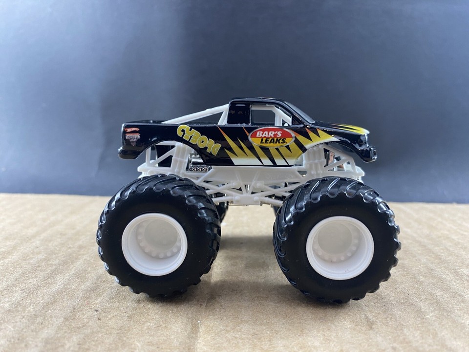 Hot Wheels Monster Jam Bar’s Leaks Cyborg Monster Truck 1:64, COMB SHIP ...