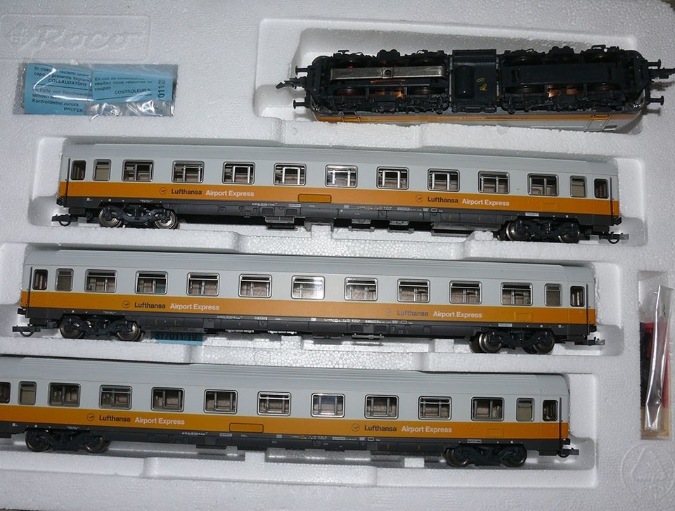 Roco 43047 , Lufthansa-Flughafenzug mit BR 111 ,neu , Ovp | eBay.de