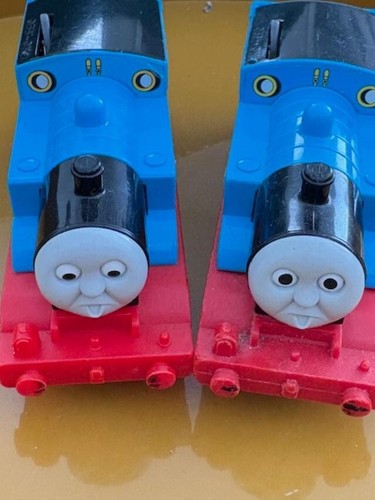 TWQ SURPRISED THOMAS TRACKMASTER 2002 TOMY One WORKING One NEARLY ...