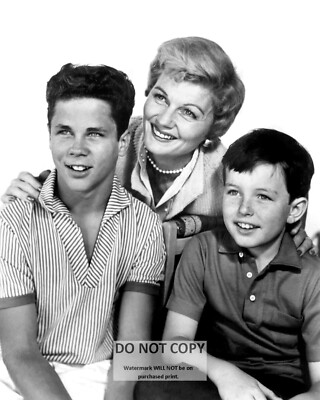 "LEAVE IT TO BEAVER" WALLY, JUNE & BEAVER CLEAVER 8X10 PUBLICITY PHOTO ...