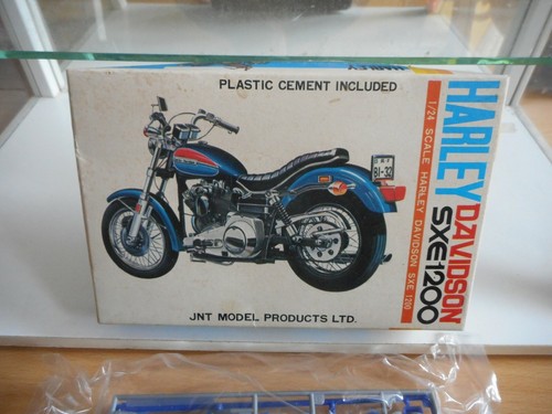 Modelkit JNT Models Harley Davidson SXE 1200 au 1:24 en boîte | eBay